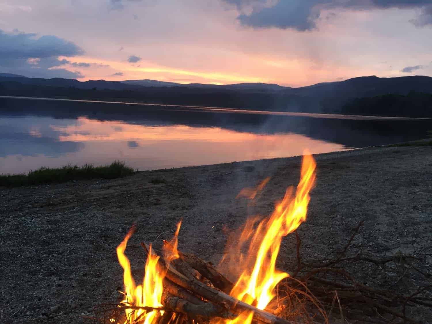 lighting a fire in Damp conditions | Wildway Bushcraft